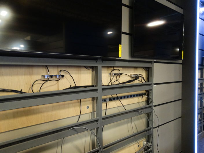 Electronics Wall Display - WALLS+FORMS