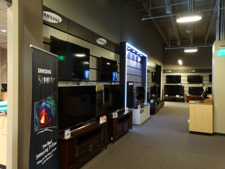 Electronics Wall Display - WALLS+FORMS