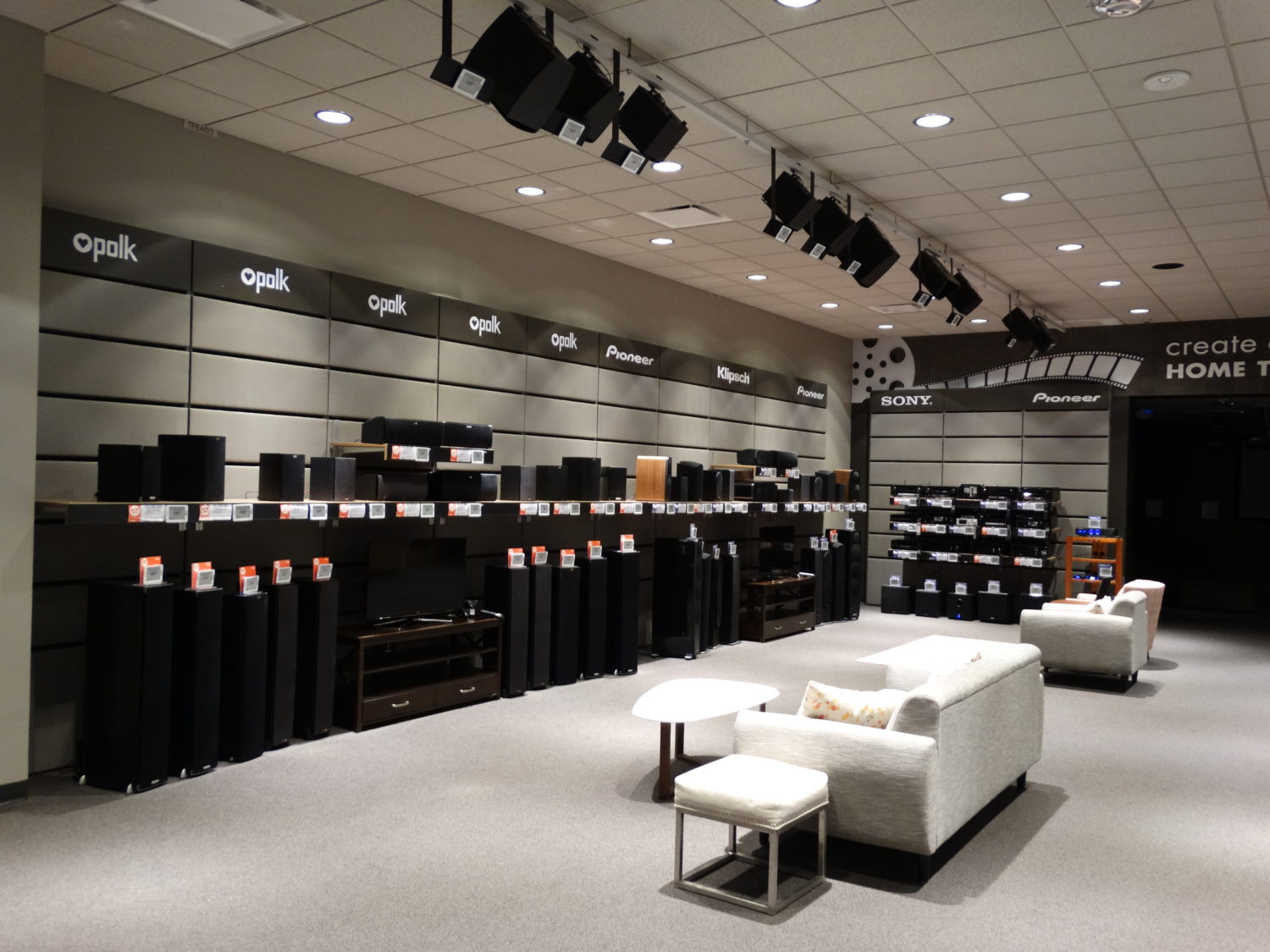 Electronics Wall Display - WALLS+FORMS