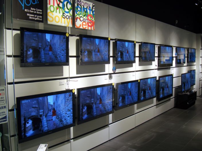 Electronics Wall Display - WALLS+FORMS