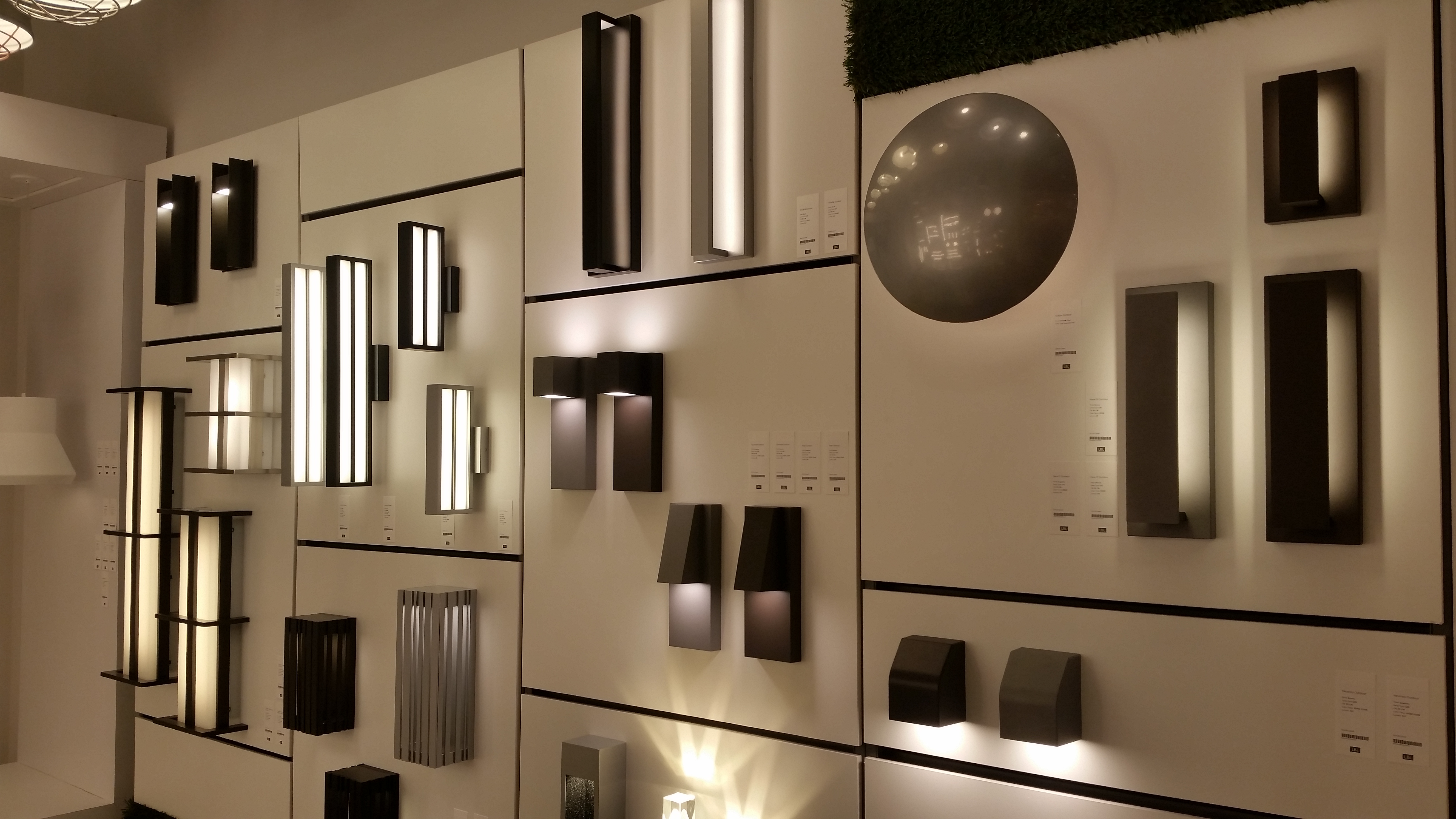 Lighting Showroom - WALLS+FORMS