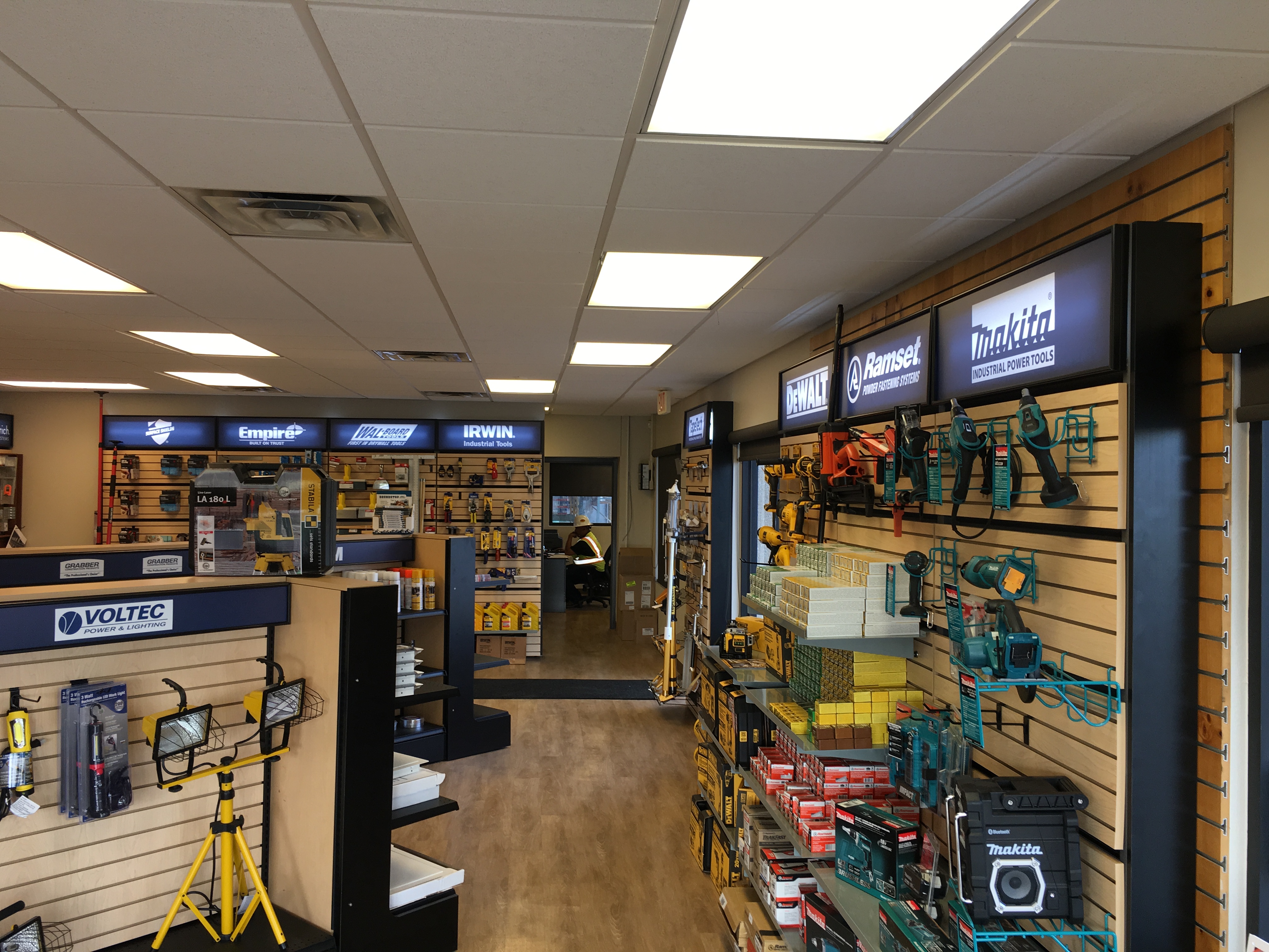 FBM Tool & Hardware Store by Walls+Forms - WALLS+FORMS